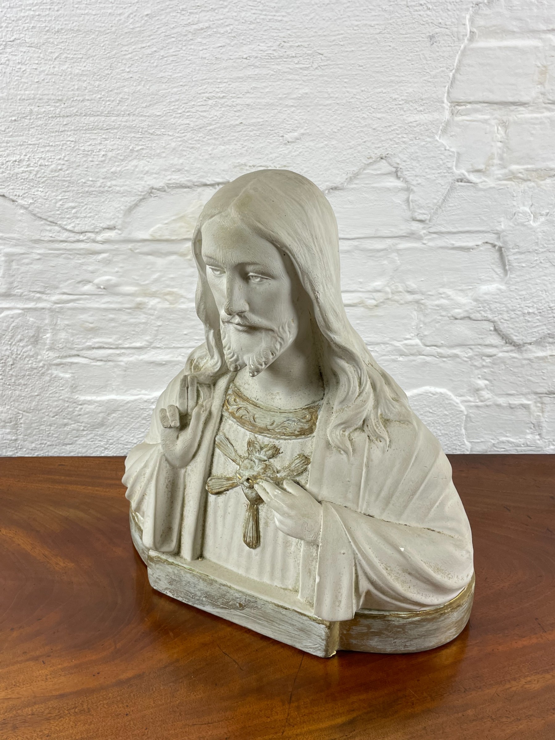 Borstbeeld Jezus met Heilig Hart in gips door Belgisch beeldhouwer Jean ...